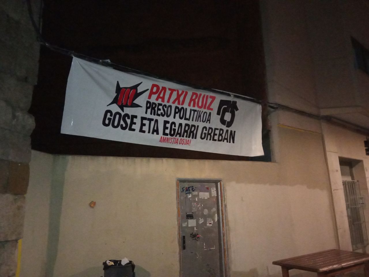 Udaltzainek hiru pertsona isundu dituzte Lizarran, pankartak jartzea ...